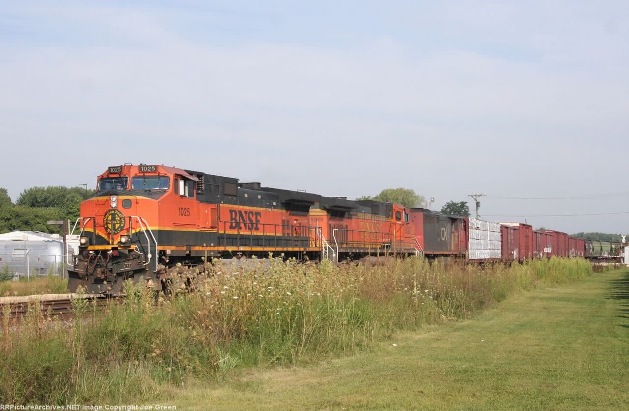 BNSF 1025